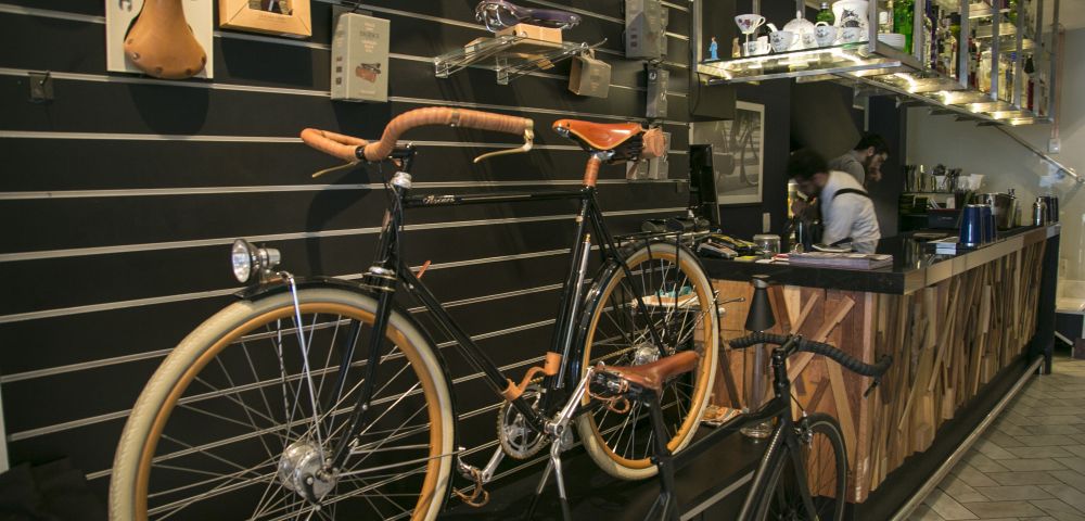 Bicicleta é o tema de bar descolado no Batel - Bom Gourmet
