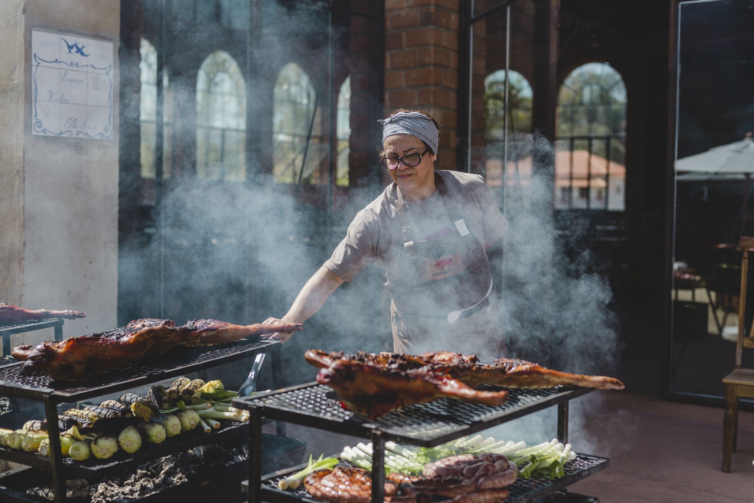 Chef Eva dos Santos assume a cozinha do restaurande Porco Prime
