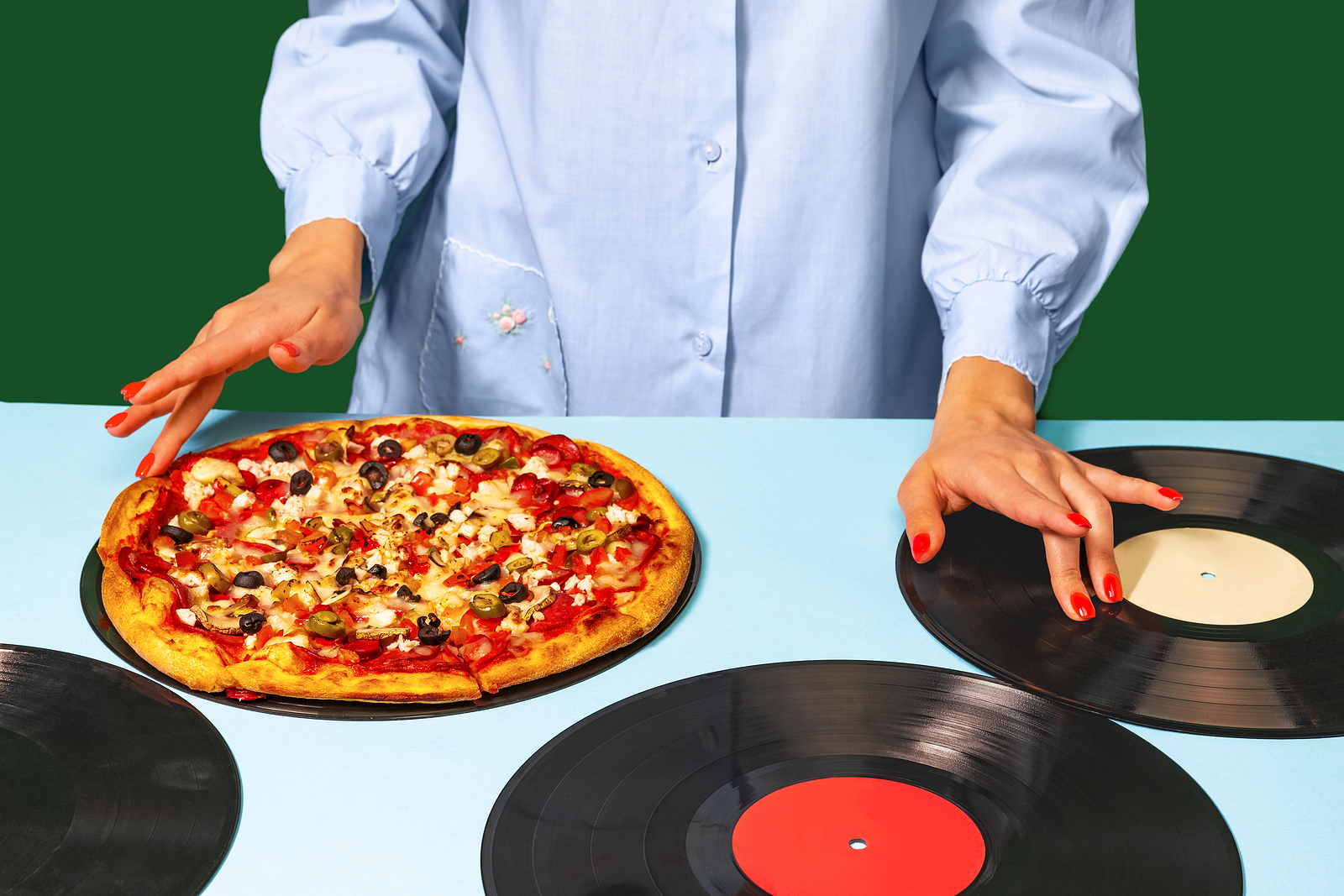Música e comida: conheça as playlists de alguns restaurantes de Curitiba