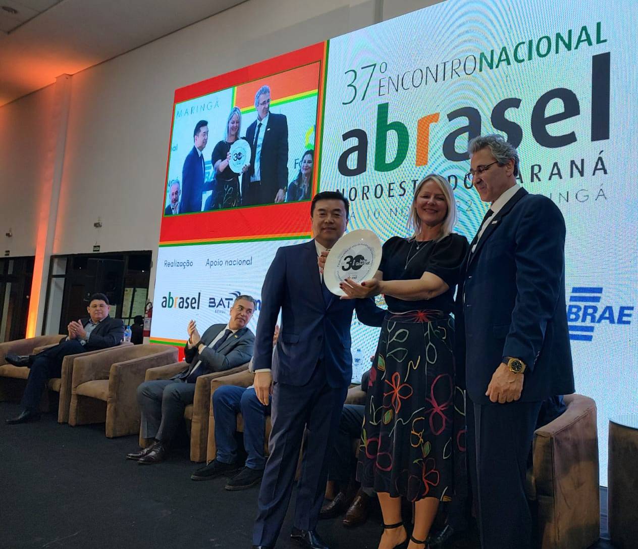 Encontro da Abrasel reúne 300 empresários em Maringá