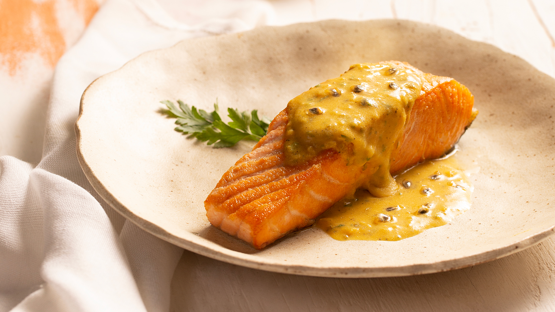 Salmão ao molho de maracujá: Veja como preparar e harmonizar