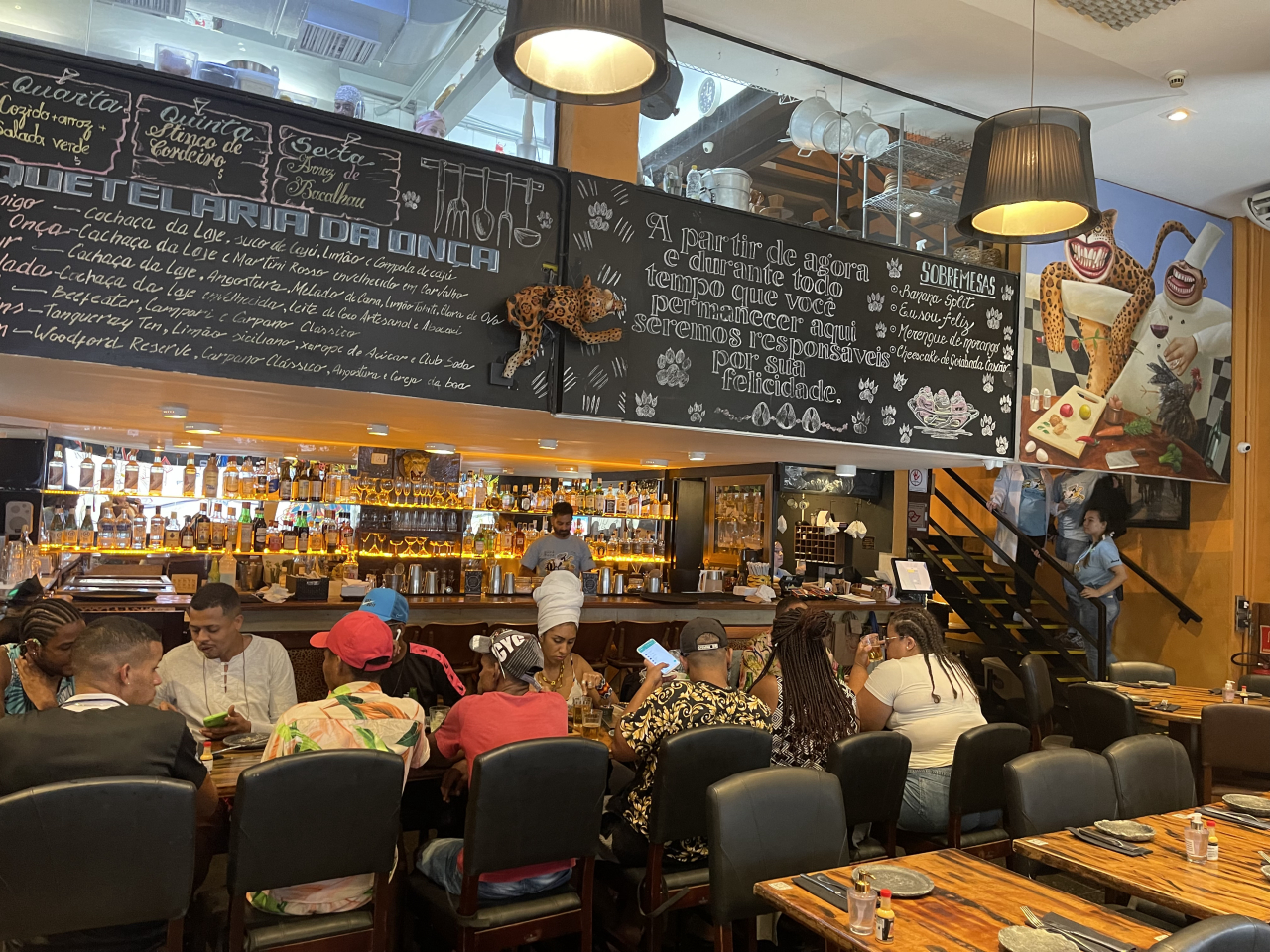 Janaína Torres Rueda comemora os 15 anos do Bar da Dona Onça