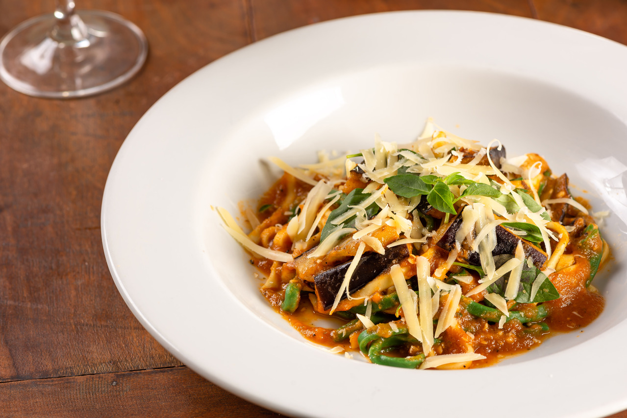 Aprenda a fazer a pasta alla norma, tradicional do sul da Itália