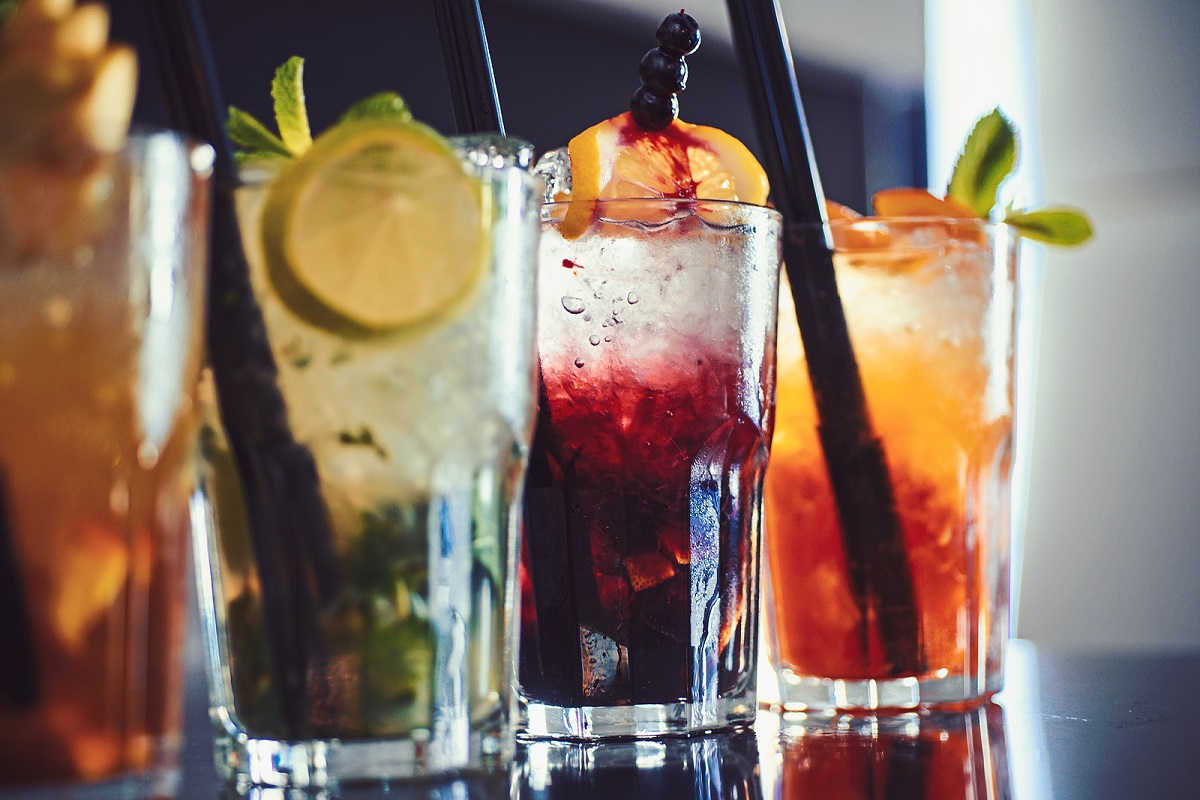 Saiba como preparar três receitas de drinks para o verão